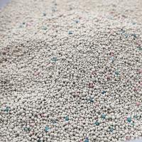 China Customised Fragrance Strong Clumping Bentonite Cat Sand For Water Absorption And Odor Control for sale