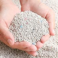 China Low Dust Bentonite Cat Litter  Eco Friendly Flavored  Bentonite Kitty Litter  For Pet Shop for sale