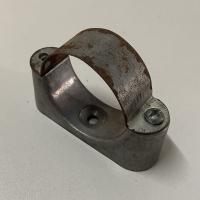China Malleable Hot Galvanised Metal Conduit Saddles 20mm 25mm Hospital Saddles for sale