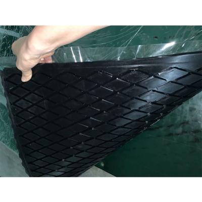 China Herringbone Pattern Belt Conveyor Pulley Lagging Sheet 10-20mm Thickness 2000mm Width for sale