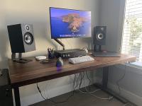 China Black Desk Surround Sound Speaker Monitor Stand Riser with 2mm Wire Diameter for sale