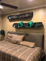 China Easy-to-Install Traditional Surfboard Wall Rack Snowboard Display Mount Board Storage for sale