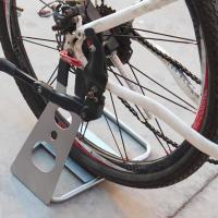 China Living Room Iron Bike Rear Wheel Holder Stand Base for 26-29 inch Mountain Road Bikes for sale