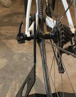 China Customers' Requirement Steel Bicycle Rear Wheel Stand Holder Display Stand for Parking for sale
