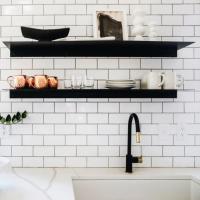 China Versatile Floating Metal Picture Ledge Rack with Lip and Customizable Size Options for sale