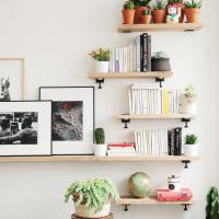 China Triangle Bracket Wall Mount Steel C-clamp for Wooden Bookshelf Adjustable Shelf Support for sale