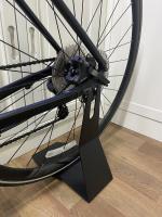 China Indoor Bike Hub Mount Parking Stand for Garage Floor NOT for Disk Brakes Powder Coated for sale