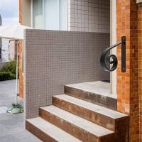 China 1 or 2 Steps Railing Iron Outdoor Handrail Bracket for Steel Stairway Support Hardware for sale