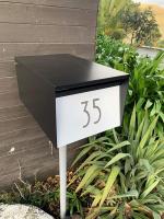 China All-Season Matte Black Townhouse Outside Mailboxes with Practicality and Convenience for sale