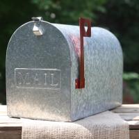 China Custom Logo American Style Wedding Mailbox Postbox Cards Box Metal with Red Heart Flag for sale