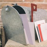 China Custom Logo American Style Wedding Mailbox Postbox Cards Box Metal with Red Heart Flag for sale