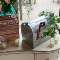 China Custom Logo American Style Wedding Mailbox Postbox Cards Box Metal with Red Heart Flag for sale