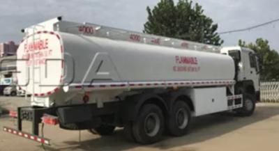 China 371HP Engine Oil Fuel Tank Truck For Diesel Delivery 6x4 for sale