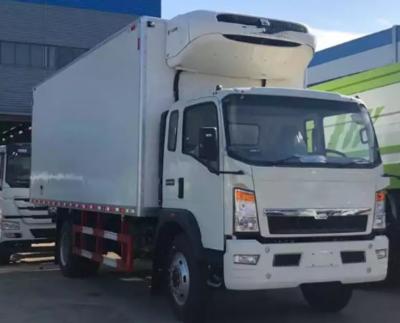China 26 Ft Refrigerated Box Truck Lorries With Liftgate 18 Volume 90KM/H for sale