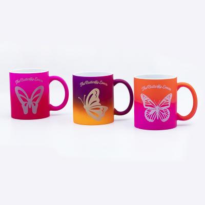 China Souvenir 330ml two-tone coffee mug with decal fired and color spraying memorable for IP customer for sale
