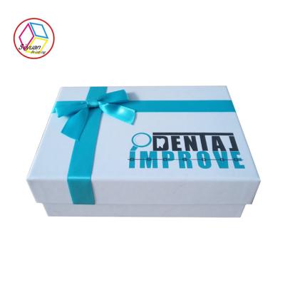China Custom Cardboard Gift Boxes Two Color Printing Silk Insert Stain Fabric for sale