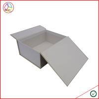 China Matte Lamination Gift Paper Box Four Color Printing Embossing for sale