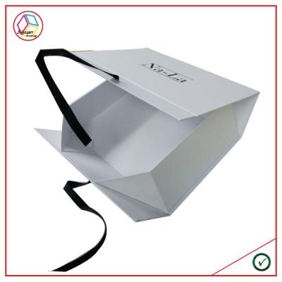 China Foldable Rectangular Rigid Gift Boxes Plastic Coating with Ribbon Decoration 200x150x50mm for sale