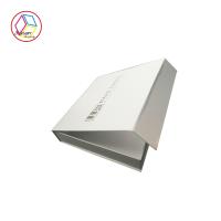 China Customized Rectangular Cardboard Gift Box 30x20x6cm White Luxury Retail Packaging for sale