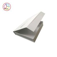 China Customized Rectangular Cardboard Gift Box 30x20x6cm White Luxury Retail Packaging for sale