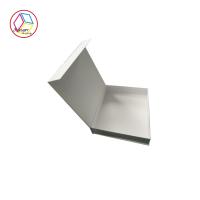 China Customized Rectangular Cardboard Gift Box 30x20x6cm White Luxury Retail Packaging for sale