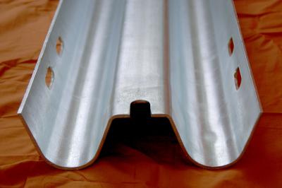 China 4mm Thicikness W Metal Beam Crash Barrier Hot Dip Galvanizing Surface Treatment for sale