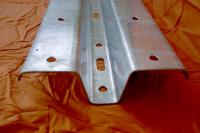China 750Mpa Strength Steel Highway Guardrail System W Beam With Pole Hot Dip Galvanized 80µm for sale