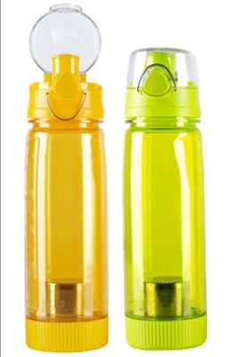 China 720ml tritan water bottle with strainer- Create Your Own Flavored Water for sale