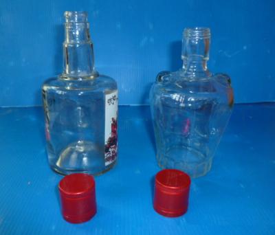 China 500ml liquor glass bottle with screw cap for sale