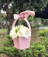 China Rose Bouquet Packaging Boxes Foldable Hanging Florist With Handle Fresh Custom Flower Box for sale