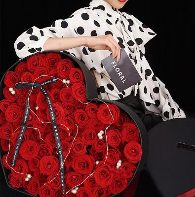 China Heart Shape Rigid Paperboard Gift Florist Bouquet Box Matt Black For Rose Packaging for sale