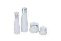 China 200ml Cosmetic Acrylic Toner Bottle Skincare Set Packaging With 15g Face Cream Jar for sale