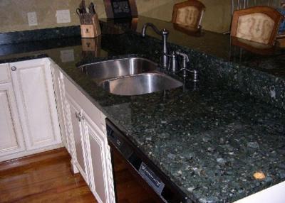 China Custom Kitchen Granite Slab Countertops Butterfly Green Color Polish Finished for sale