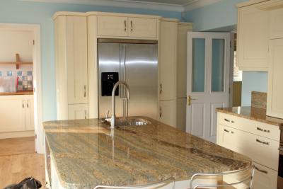 China Indian Kashmir Gold Granite Slab Countertops Counter Kitchen Tops 30mm Thickness for sale