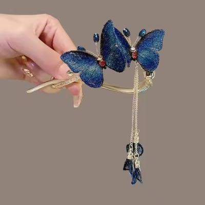 China Vintage Bridal Elegance Gold Dual Butterfly Hairpin with Nature-Inspired Gemstone Accents Versatile Wear for sale