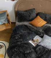 China HomeLightweight Faux Fur Throw Blanket High Durability Fluffy Fur Blanket for sale