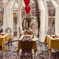 China Experience the Perfect Blend of Comfort and Nature with PC Dome Tent Resort for sale