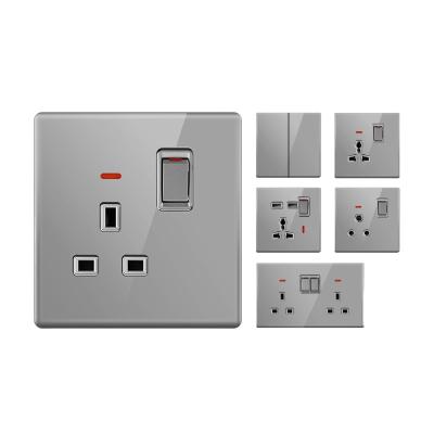 China Hong Kong Version 13A British Socket USB Fast Charging Touch Panel Smart Life Three-hole Square Black Tempered Glass Panel for sale
