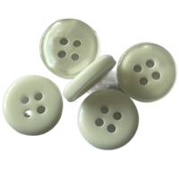 China 16L Eco-Friendly Resin Plastic Shirt Buttons Pearl Effect Chalk Back Off White 4 Hole for sale
