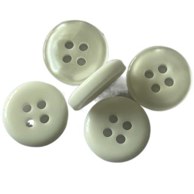 China 16L Eco-Friendly Resin Plastic Shirt Buttons Pearl Effect Chalk Back Off White 4 Hole for sale