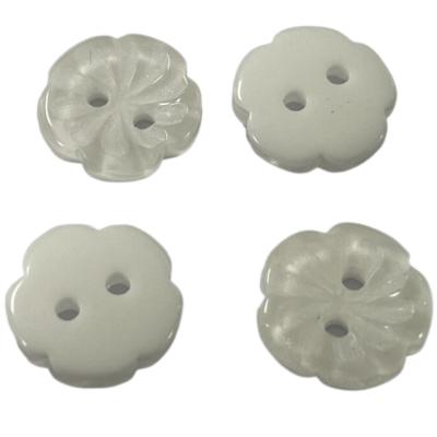 China Pearl Effect Plastic Flower Buttons Off White 16L Eco-Friendly Resin Sewing Buttons for sale
