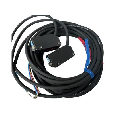China KEYENCE PZ-M51P Independent Photoelectric Sensor Square Penetration Cable PNP for sale
