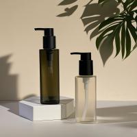 China PET Plastic Square Bottle with Press Pump Sealing for Cosmetic Personal Care Packaging in Custom Colors for sale