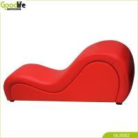 China OEM Wooden Leather Sex Couch Sponge Filled Curved 43cm Height for sale