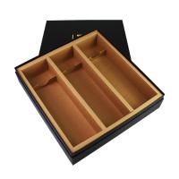 China Custom Handmade Spanish Cedar Cigar Humidor Desktop Box with Hygrometer & Humidifier for 20-25 Cigars for sale