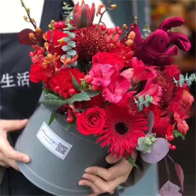 China Custom Pink Round Gift Box with Leather Handle - 500pcs MOQ, 5-7 Day Production for Flowers, Candy & Wedding Favors for sale