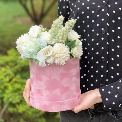 China Custom Round Hug Bucket Gift Box with Leather Handle - 500pcs MOQ, 5-7 Day Delivery for Flowers and Candies Packaging for sale