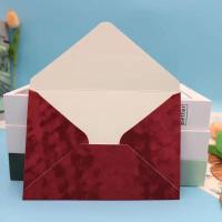 China Burgundy Velvet Wedding Invitation Cards with Gold Foil Print - Custom 500 MOQ Luxury Velvet Envelopes for Special Events for sale