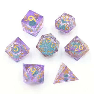China Transparent Glitter Polyhedral Resin Dice Set in Custom Colors for DND RPG Games (14-20mm) for sale