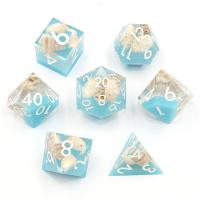 China Transparent Glitter Polyhedral Resin Dice Set in Custom Colors for DND RPG Games (14-20mm) for sale